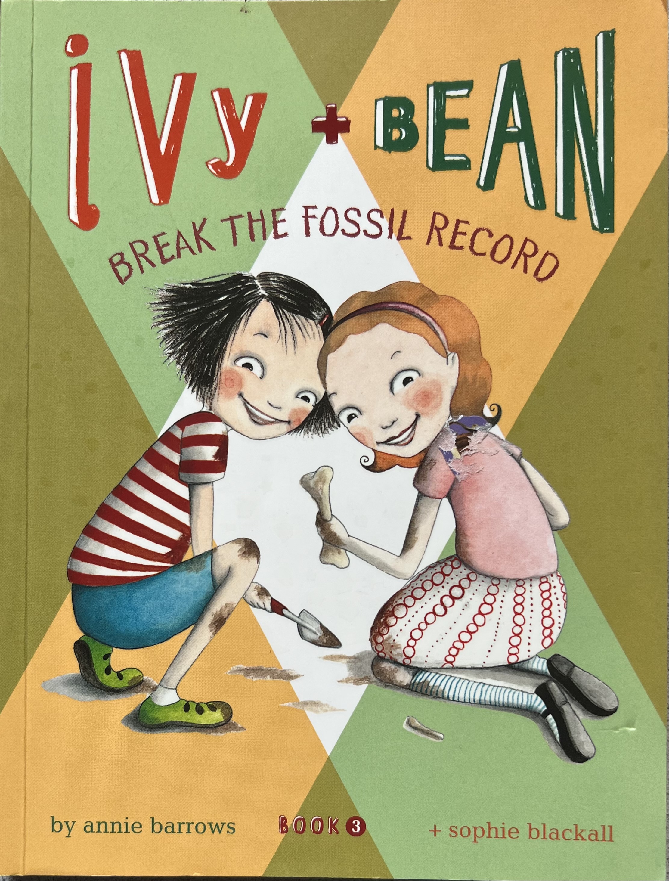 Ivy and Bean Break the Fossil Record – Pembe Kalem